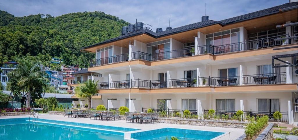 Majestic Lake Front Hotel & Suites – Luxury with Breathtaking Views